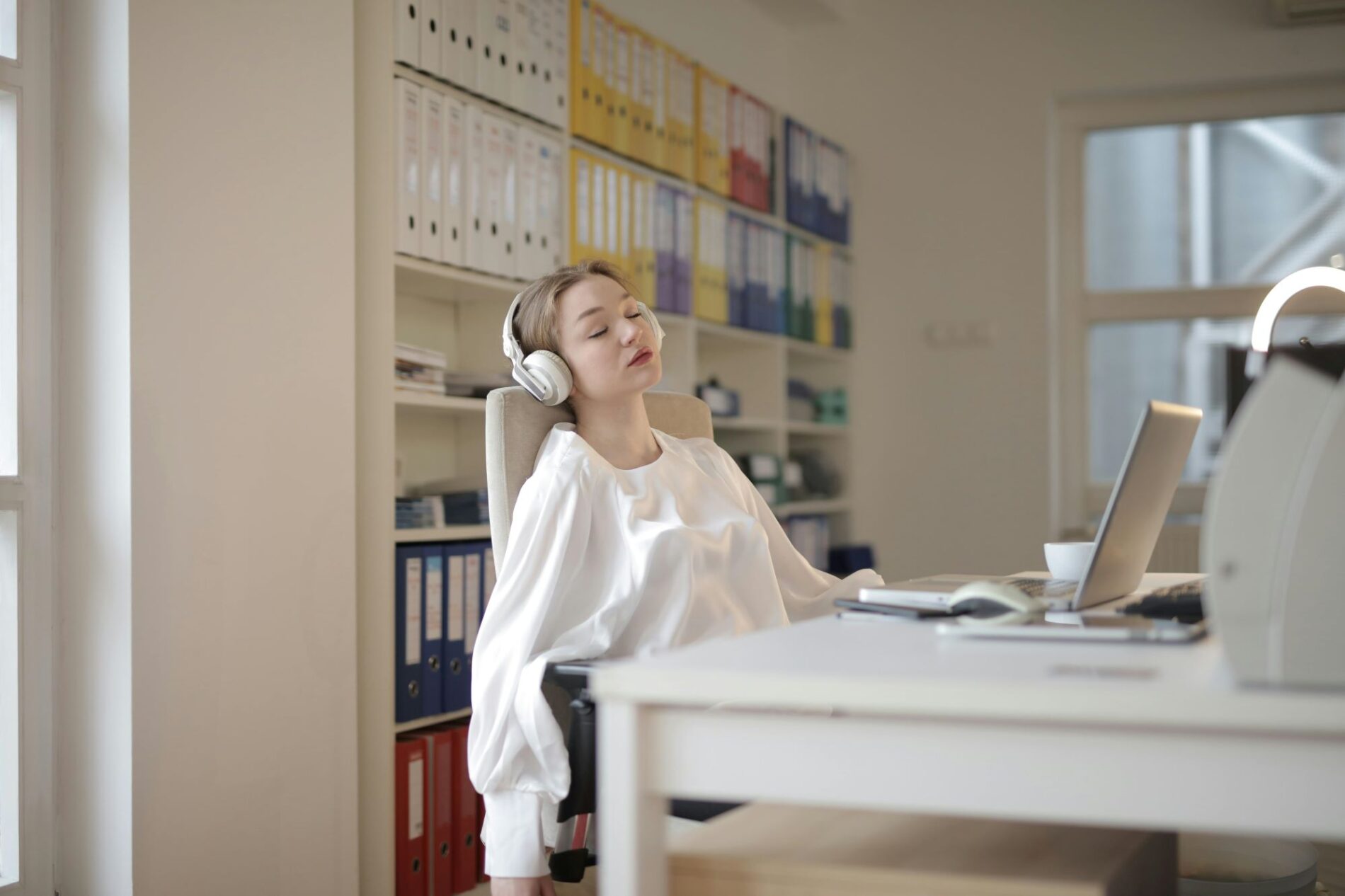 How to make work go by faster⌚ - The Grown-Up School